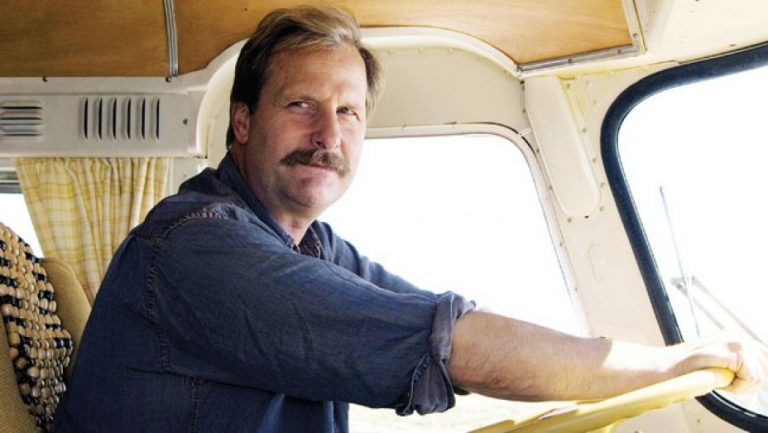 Longtime RVer and storyteller Jeff Daniels sings 'Recreational Vehicle ...