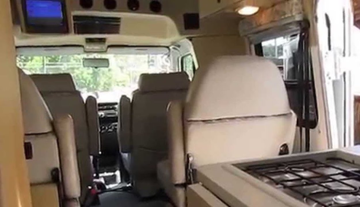 '99 Rialta Classic Hack: Dedicated Bed - RV Wheel Life